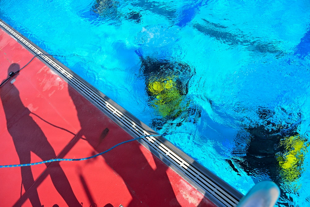 DVIDS - Images - NAVFAC EXWC Divers Conduct Dry Suit Familiarization ...