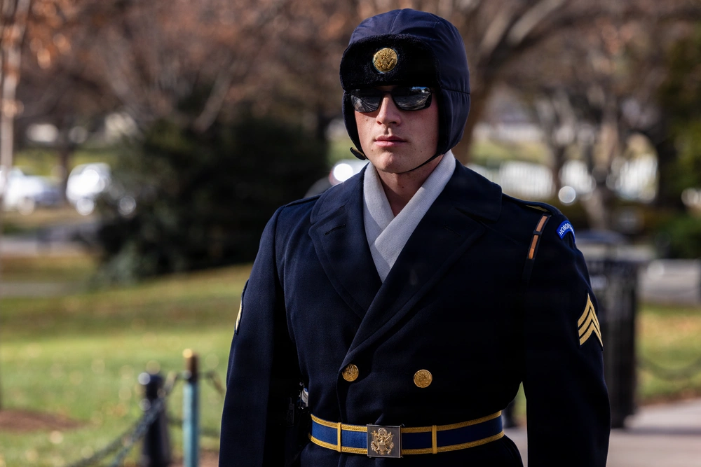 DVIDS - Images - Command Sgt. Maj. Brandsasse Lays a Wreath at the Tomb ...