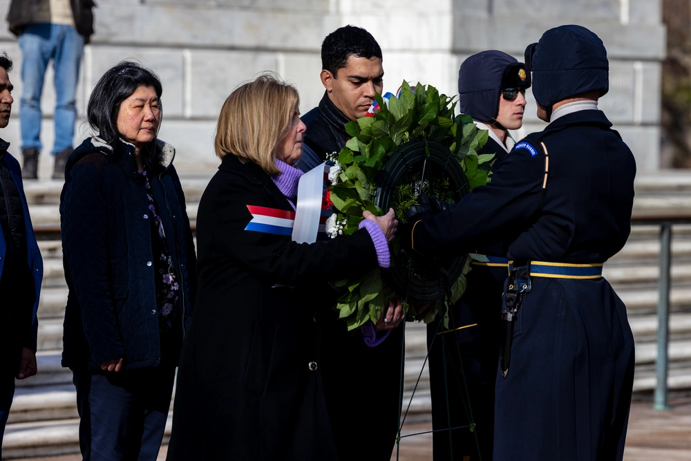 DVIDS - Images - Command Sgt. Maj. Brandsasse Lays a Wreath at the Tomb ...