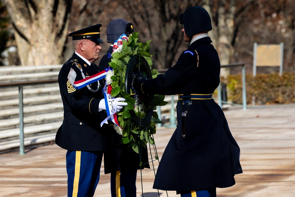 DVIDS - Images - Command Sgt. Maj. Brandsasse Lays a Wreath at the Tomb ...