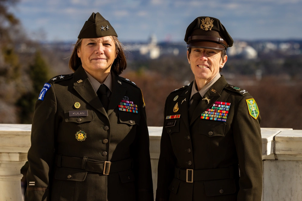 DVIDS - Images - Command Sgt. Maj. Brandsasse Lays a Wreath at the Tomb ...