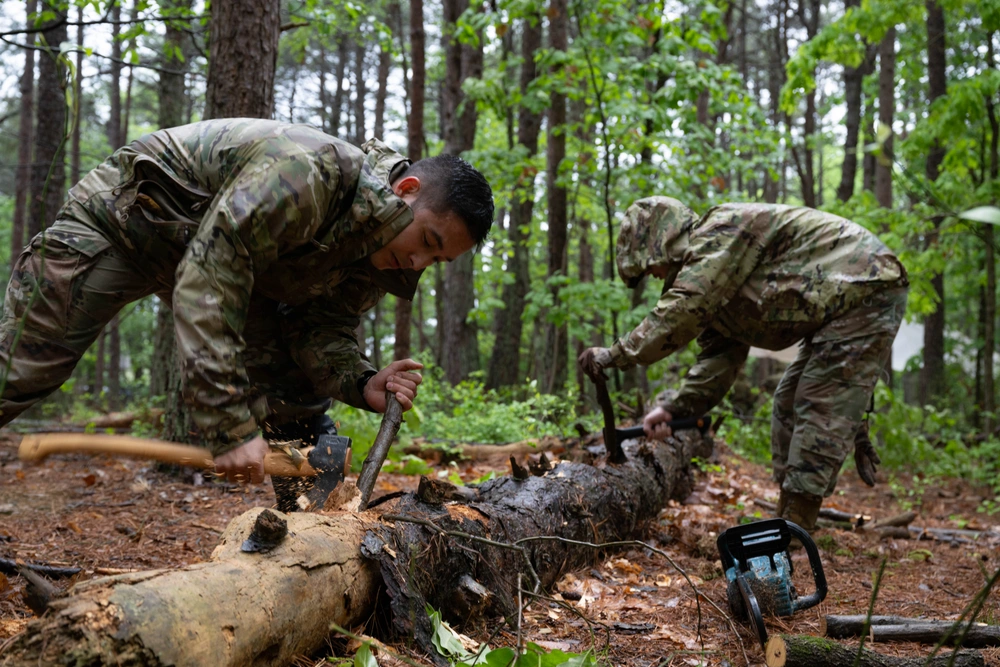 DVIDS - Images - SERE, shelter fabrication and land navigation [Image 2 ...