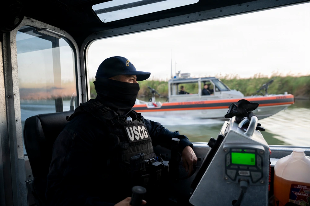 DVIDS - Images - Coast Guard members patrol Rio Grande near McAllen ...
