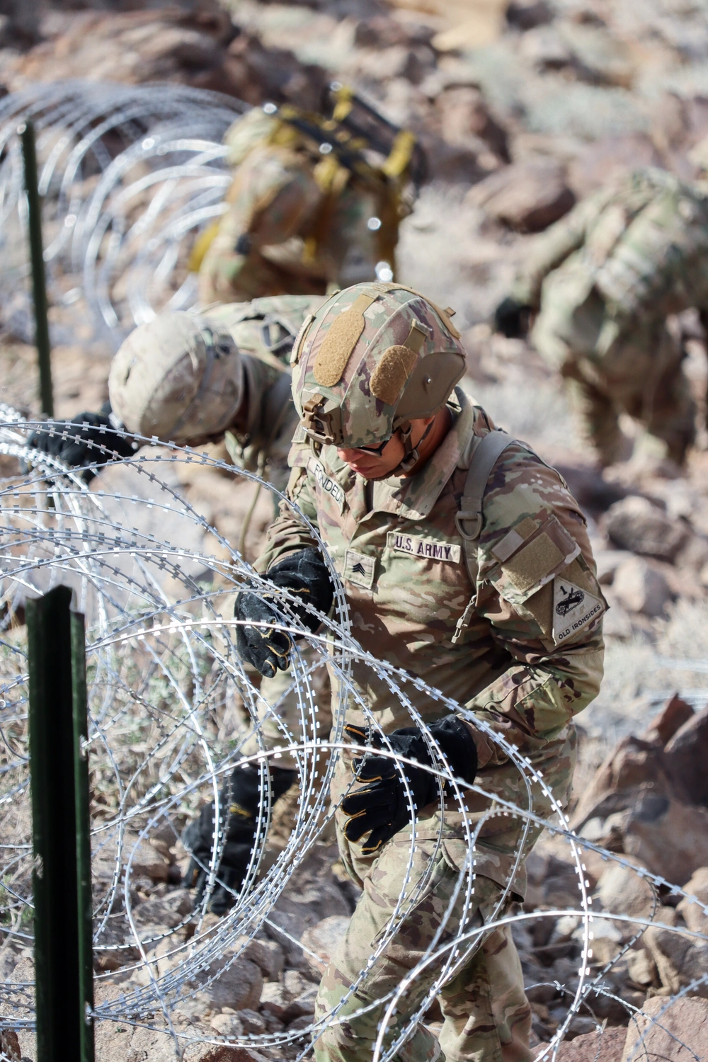 DVIDS - Images - El Centro c-wire emplacement [Image 7 of 9]