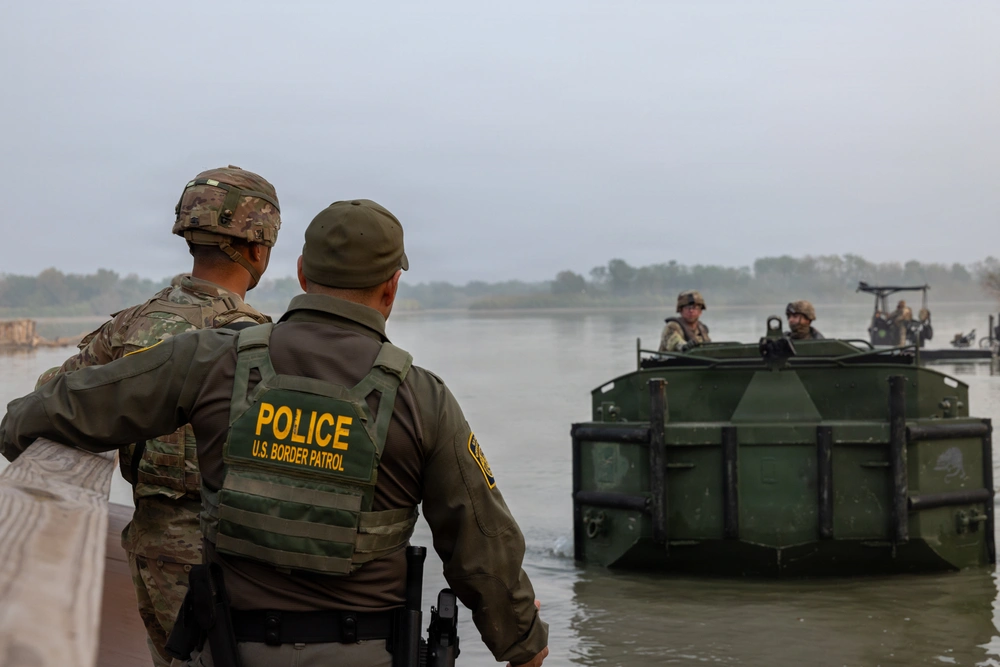 DVIDS - Images - U.S. Army M30 Bridge Erection Boats in the Rio Grande ...