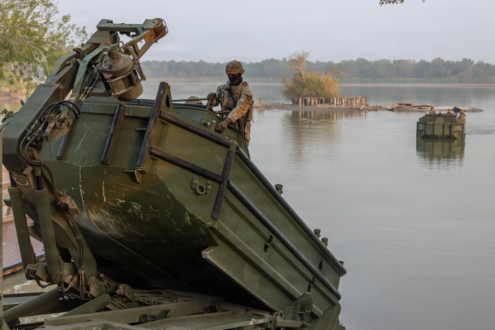 DVIDS - Images - U.S. Army M30 Bridge Erection Boats in the Rio Grande ...