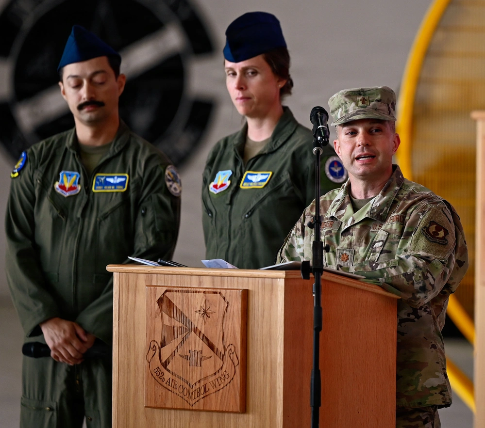 DVIDS - Images - 552nd Operations Group Welcomes New Commander [Image ...