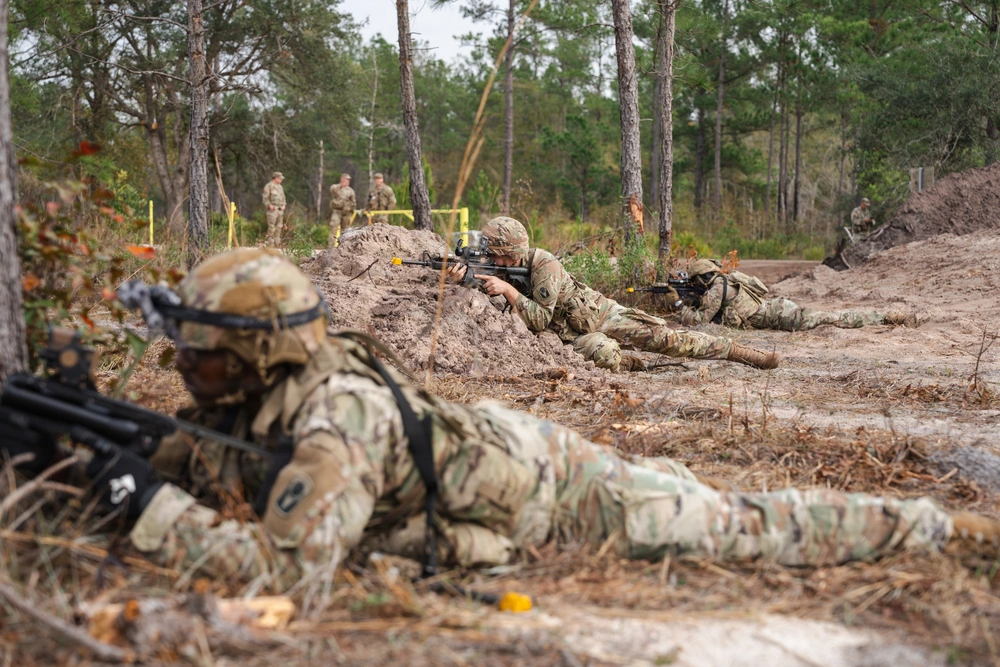 DVIDS - Images - 2-124 Infantry Regiment Soldiers conduct squad tactics ...