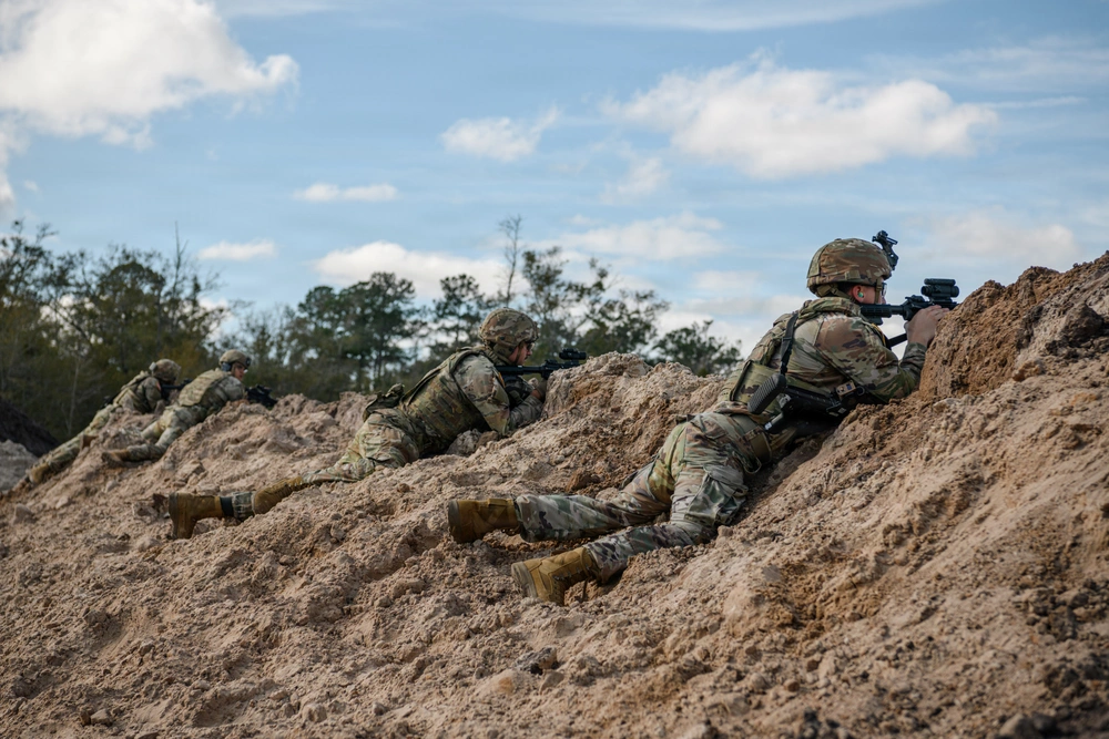 DVIDS - Images - 2-124 Infantry Regiment Soldiers conduct squad tactics ...
