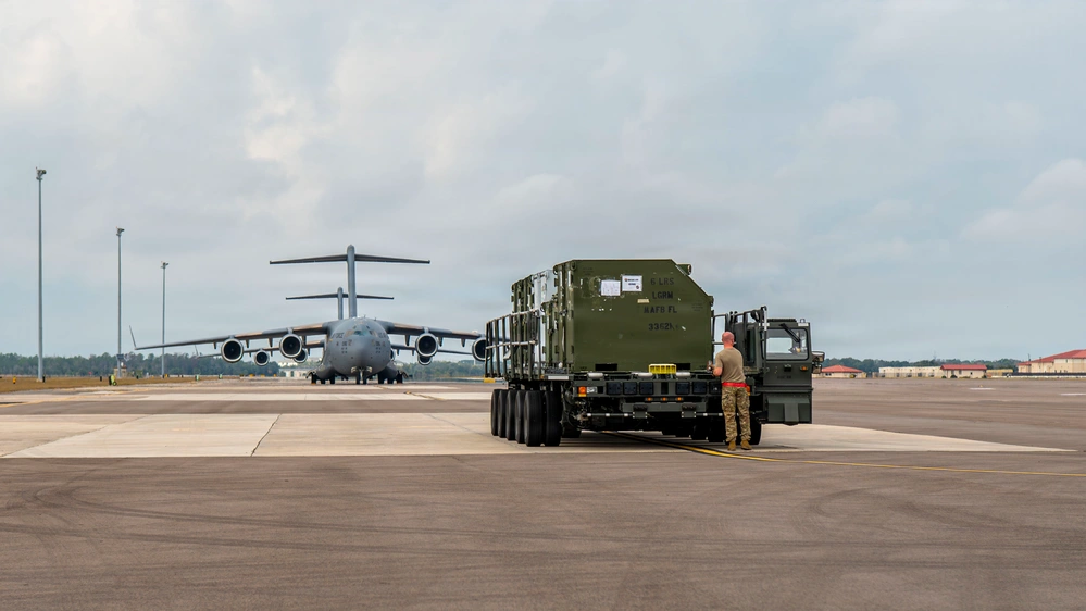DVIDS - Images - Logistics in Motion: 6th LRS Airmen Load C-17 ...