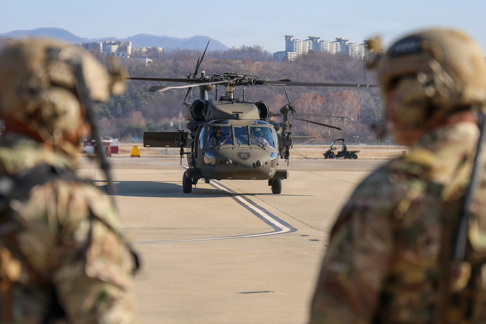 DVIDS - Images - 2-2 AHB Conducts Joint Fast-Rope Air Assault Training ...