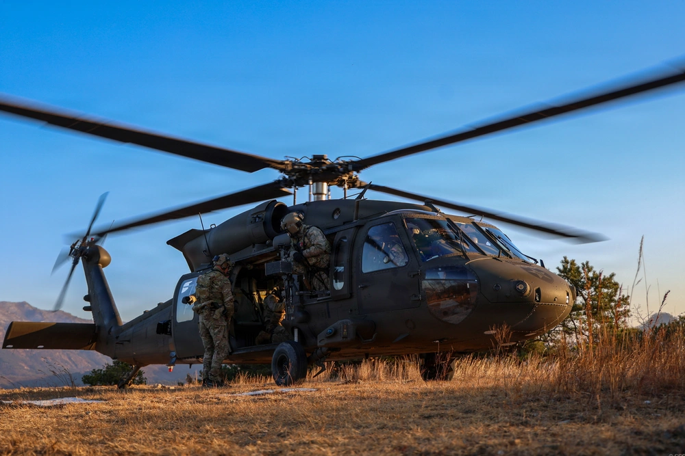 DVIDS - Images - 2-2 AHB Conducts Joint Fast-Rope Air Assault Training ...