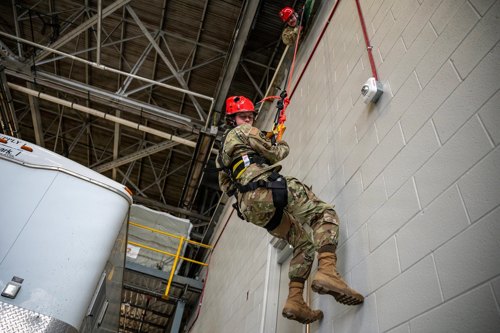 DVIDS - Images - Rope confidence excersise [Image 2 of 10]