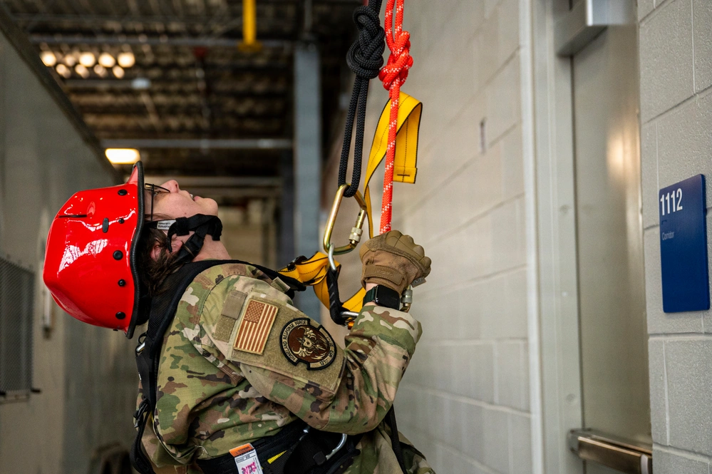 DVIDS - Images - Rope confidence excersise [Image 3 of 10]