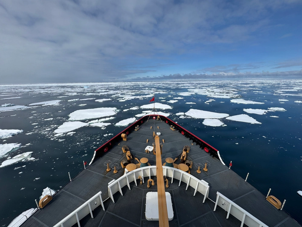 DVIDS - Images - USCGC Polar Star (WAGB 10) begins ice breaking for ...