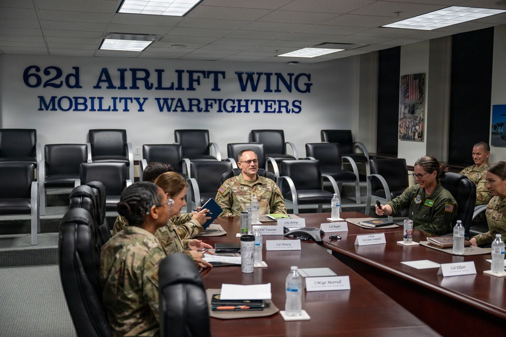 DVIDS - Images - USTRANSCOM Deputy Commander Visits Team McChord [Image ...