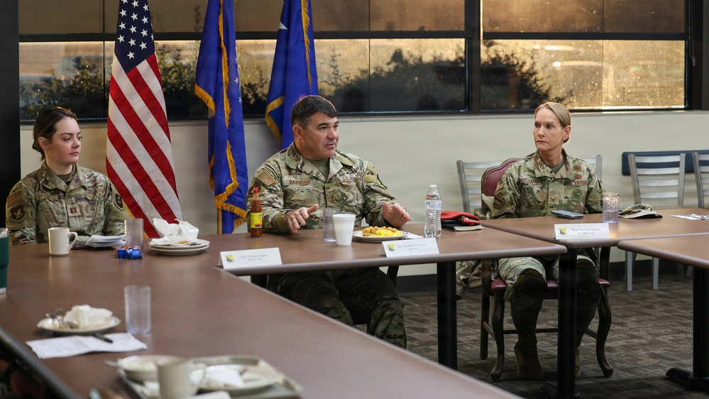 DVIDS - Images - Team Sheppard Welcomes Second Air Force Leadership ...