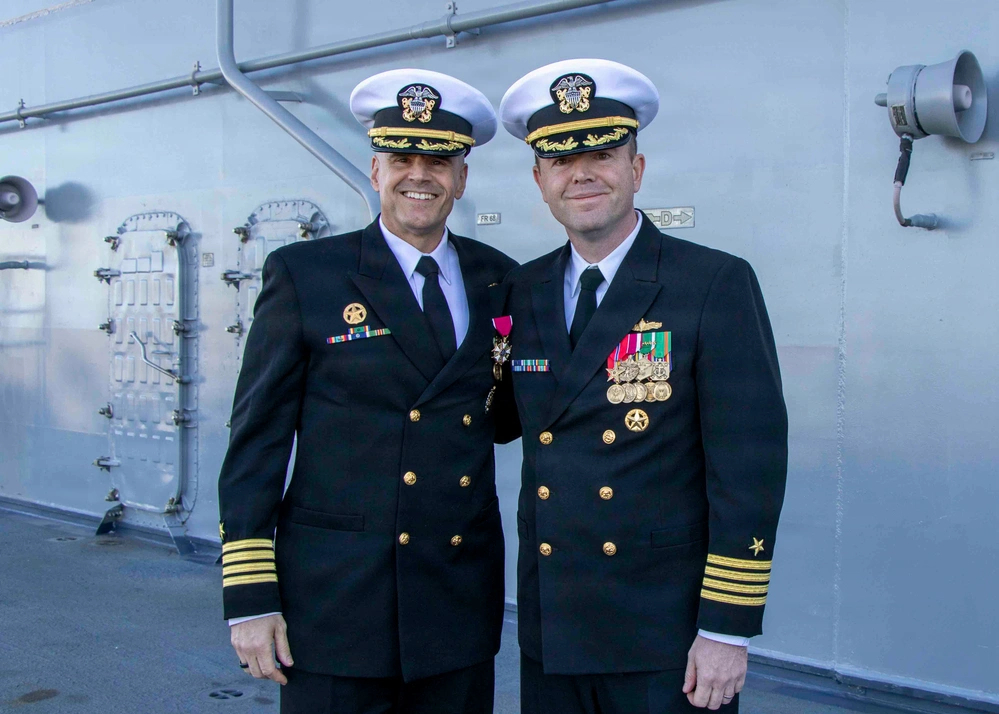 DVIDS - Images - Makin Island Change of Command [Image 20 of 21]