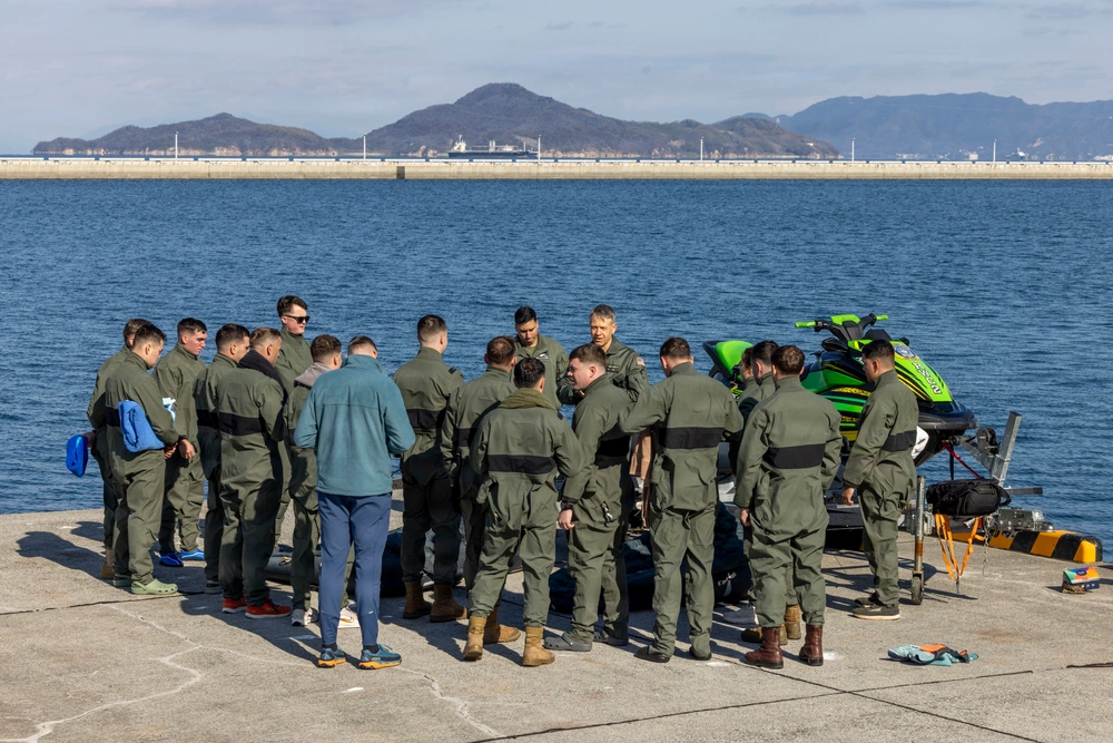 DVIDS - Images - U.S. Marines practice with water survival gear in ...
