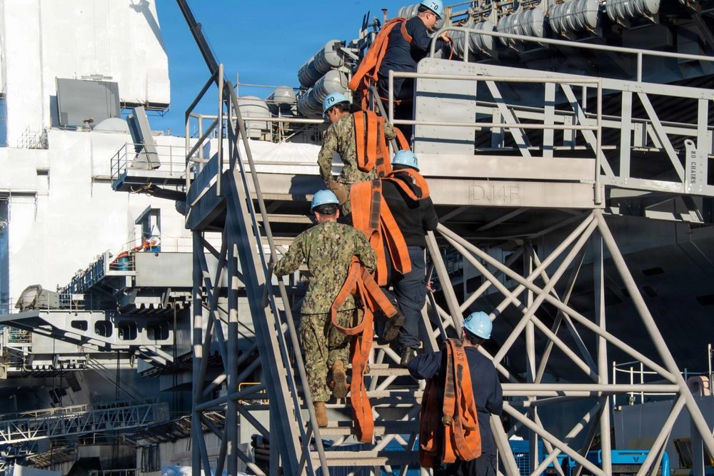 DVIDS - Images - USS Carl Vinson (CVN 70) Daily Operations