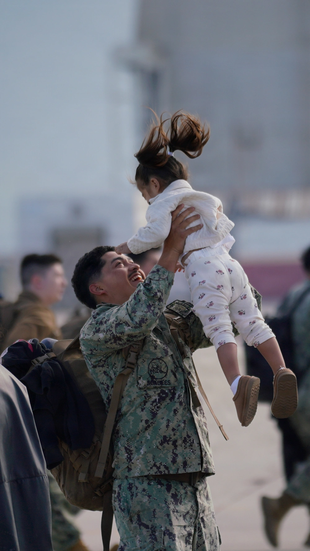 DVIDS - Images - NMCB 4 Seabees Advance Party Comes Home [Image 12 of 40]