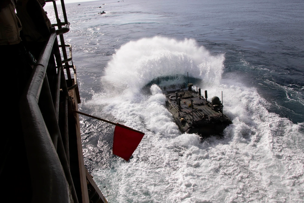 DVIDS - Images - Amphibious combat vehicles disembark Makin Island ...