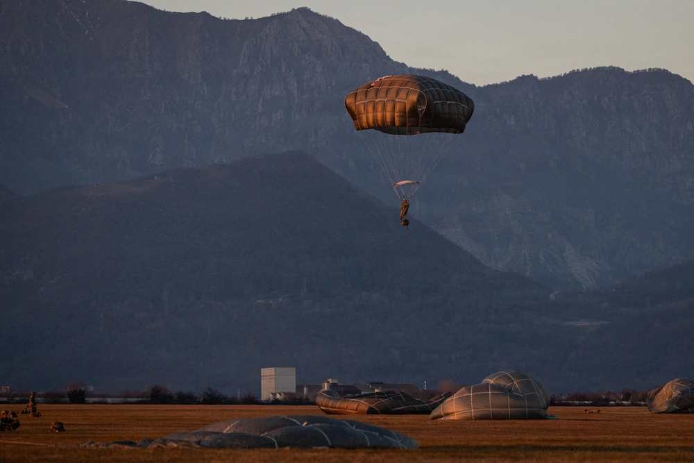 DVIDS - Images - 173rd Airborne Brigade conducts airborne operation at ...