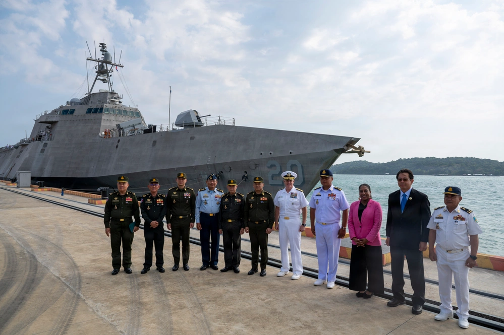 DVIDS - Images - Admiral Paparo visits USS Cincinnati with Cambodian ...
