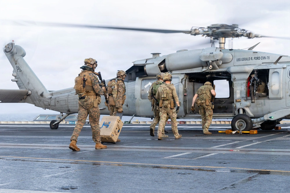 DVIDS - Images - HSC-9 Right of Visit Boarding Operation [Image 4 of 21]