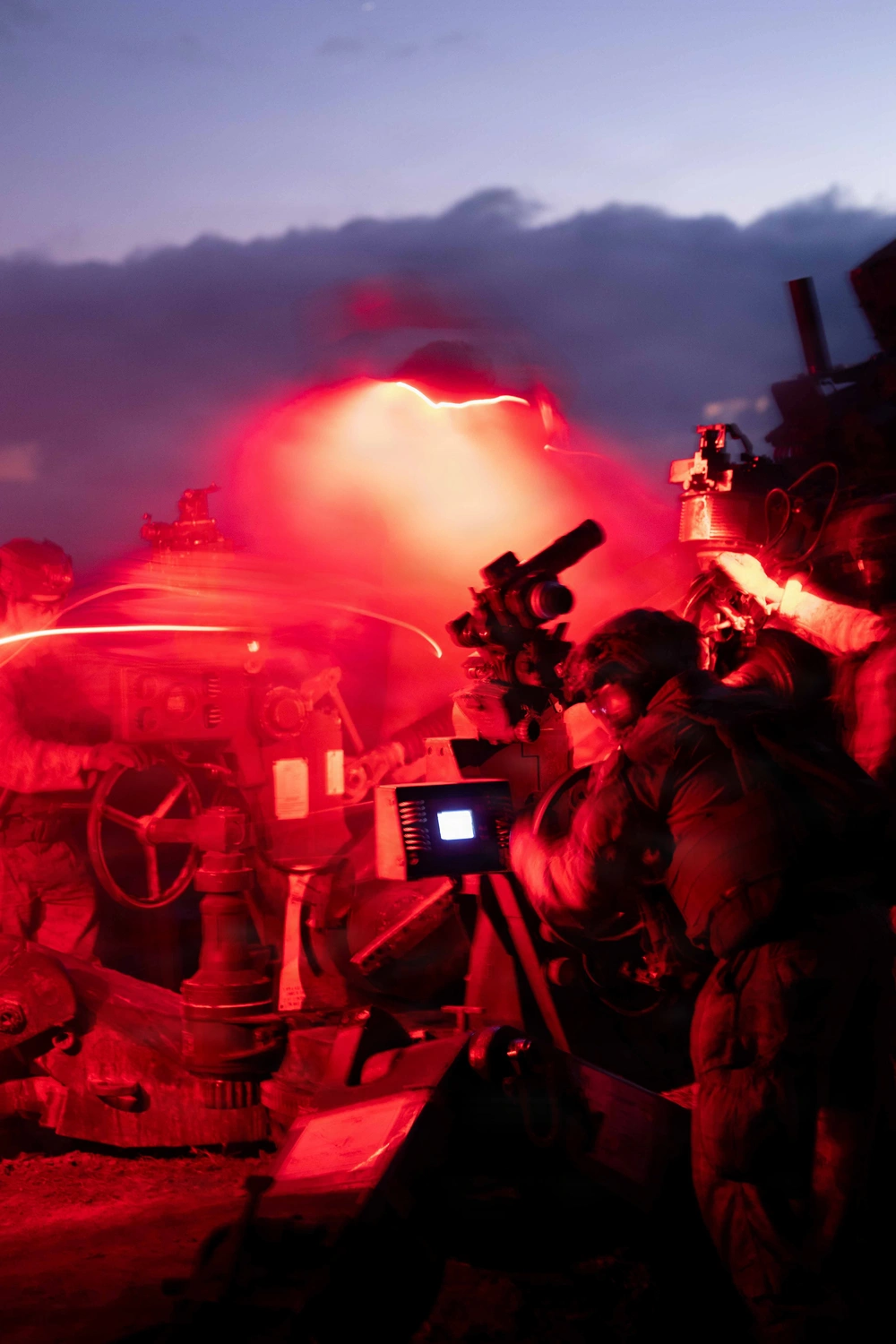 DVIDS - Images - 11th MEU Marines Conduct Artillery Live-Fire Training ...