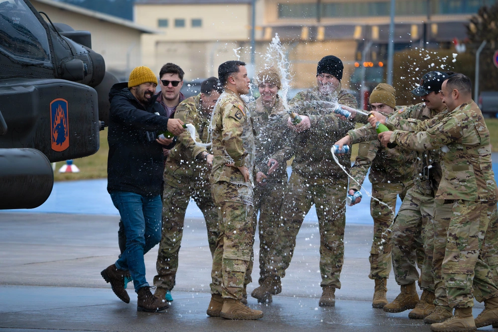 DVIDS - Images - Apache pilot completes final flight in Germany after ...