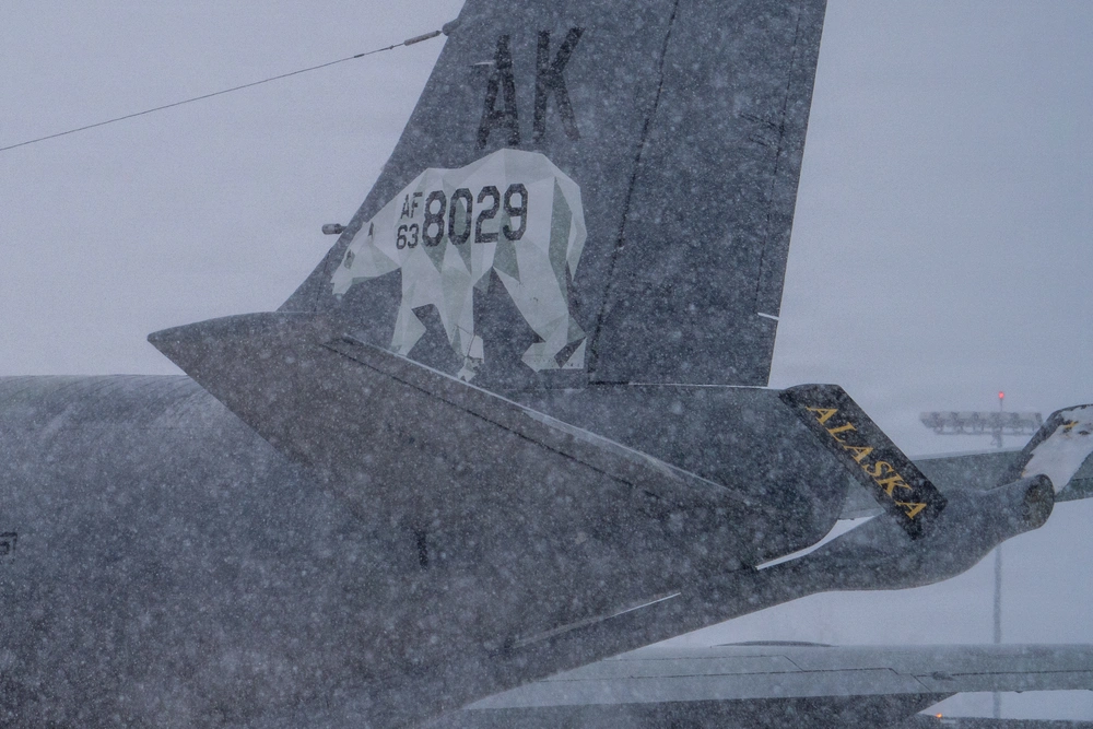 DVIDS - Images - JBER Flightline Snow Removal [Image 5 of 6]