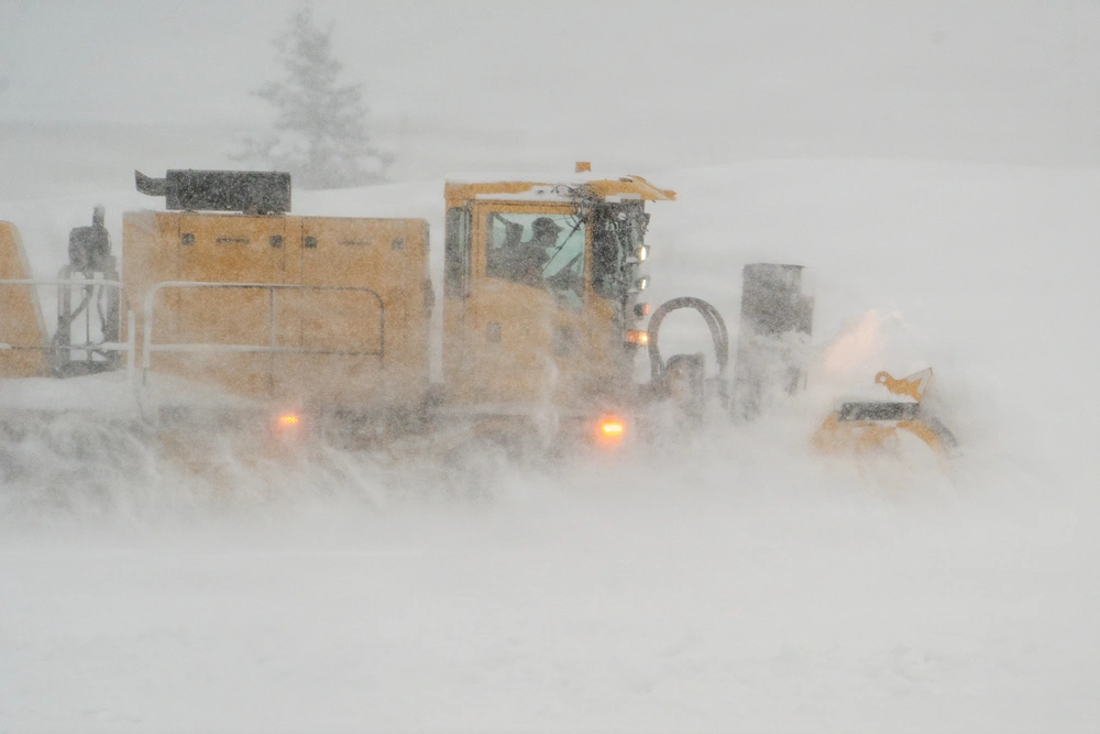 DVIDS - Images - JBER Flightline Snow Removal [Image 4 of 6]