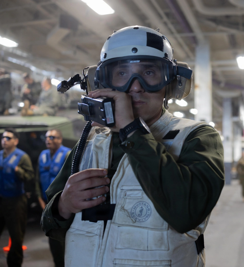 DVIDS - Images - QUART 26.2: 3rd AA Bn. conduct night Ship to Shore ...