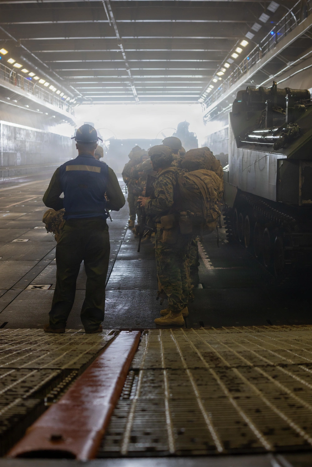 DVIDS - Images - QUART 26.2: 3rd AA Bn. conduct night Ship to Shore ...