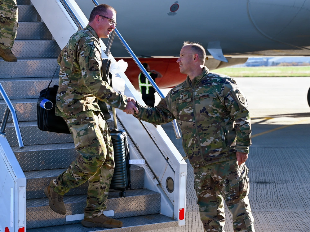 DVIDS - Images - 241125 Returning Deployers [Image 3 of 19]