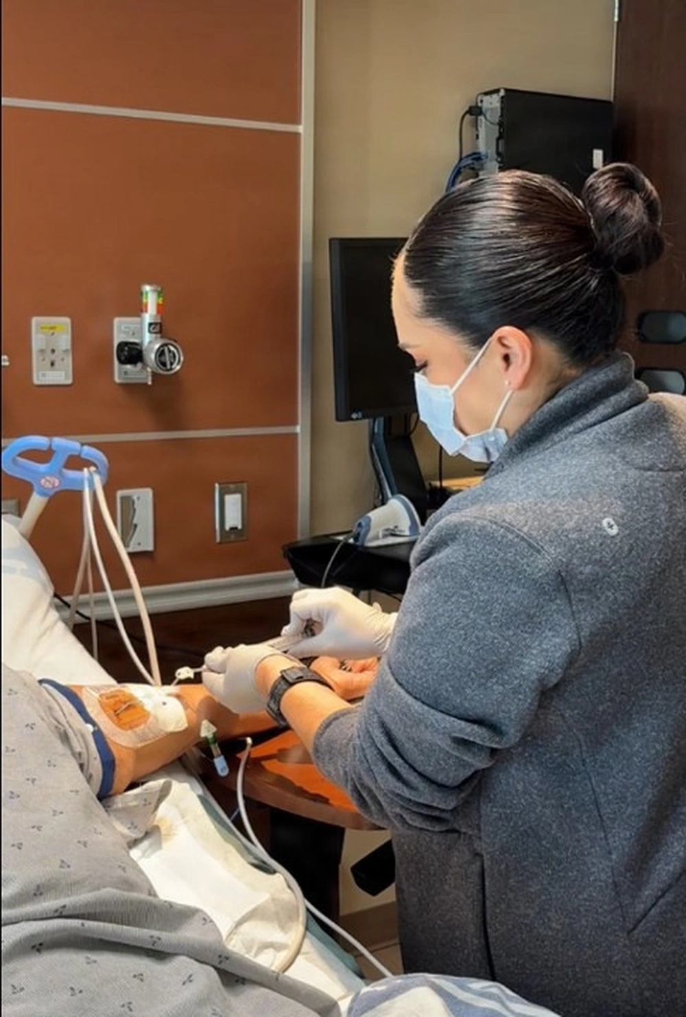 DVIDS - Images - Nurse receives prestigious WBAMC award [Image 2 of 2]