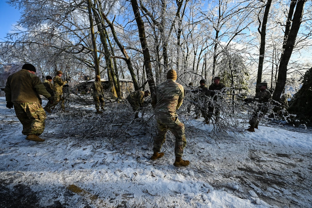 DVIDS - Images - Joint debris removal [Image 18 of 20]