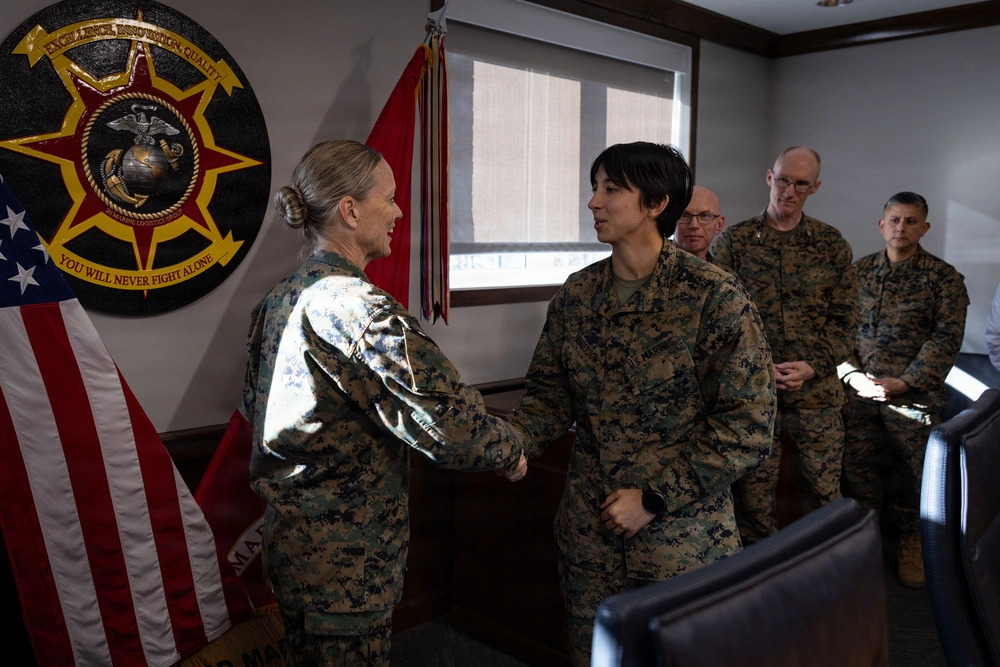 DVIDS - Images - 2nd MLG Commanding General Recognizes, Awards Marines ...