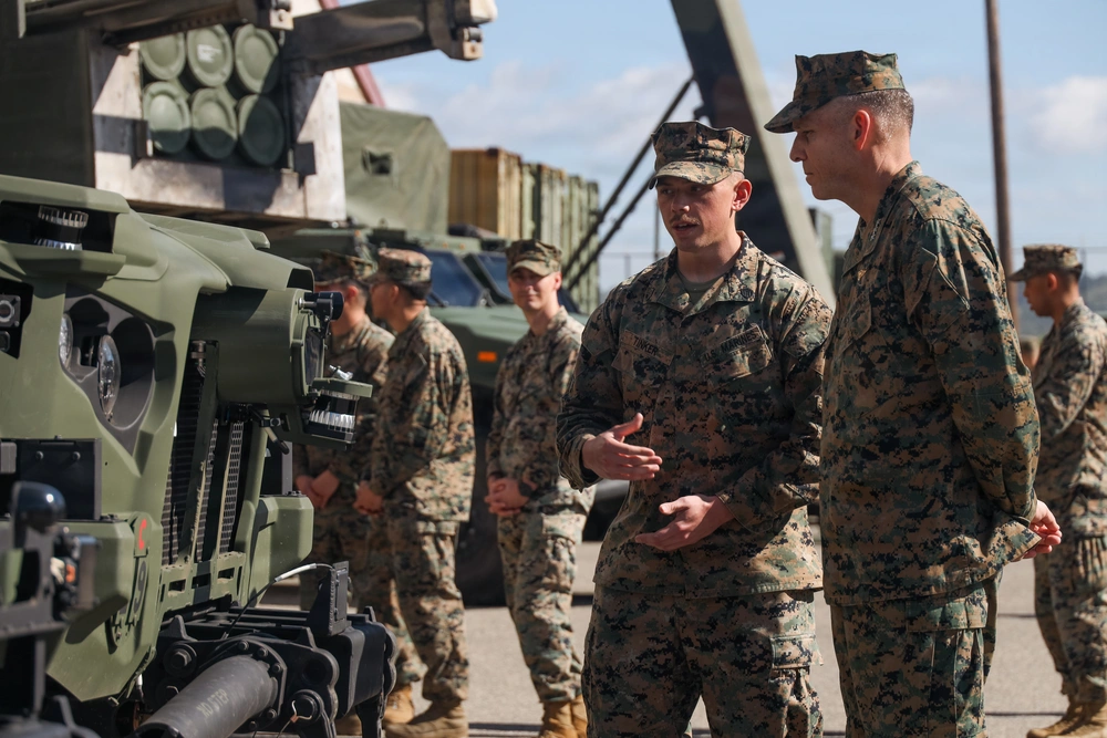 DVIDS - Images - Lt. Gen. Eric Austin visits U.S. Marines with 1st ...