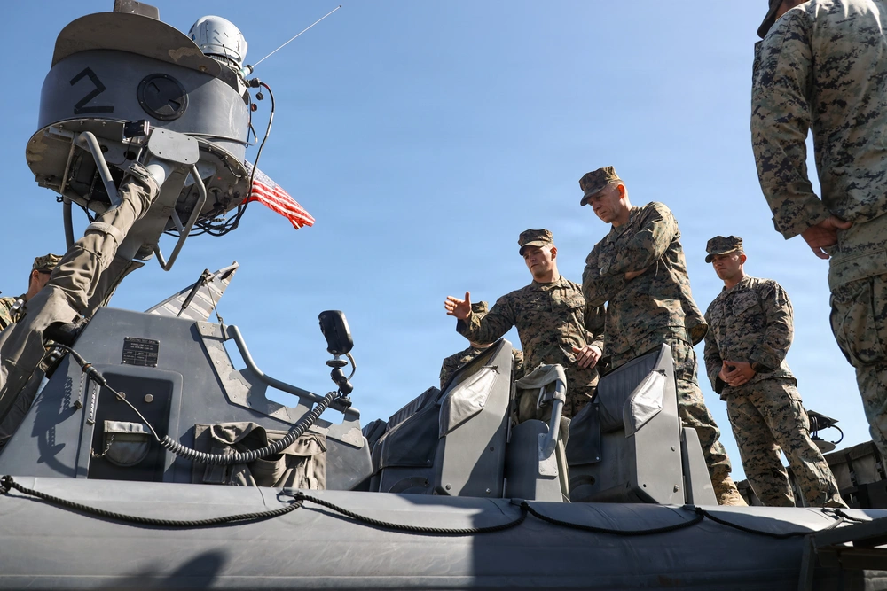 DVIDS - Images - Lt. Gen. Eric Austin visits U.S. Marines with 1st ...