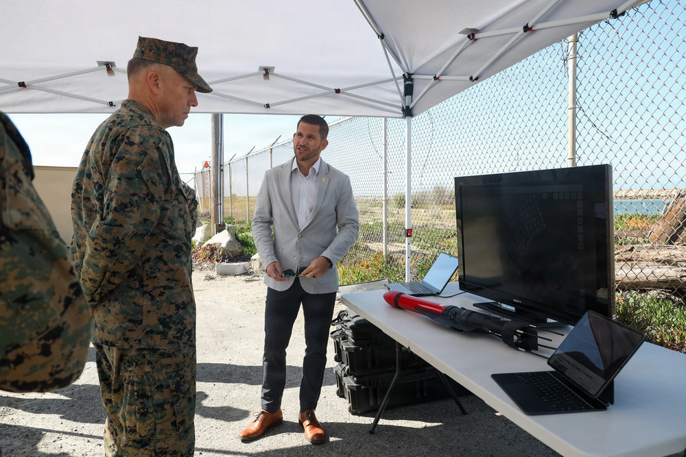 DVIDS - Images - Lt. Gen. Eric Austin visits U.S. Marines with 1st ...