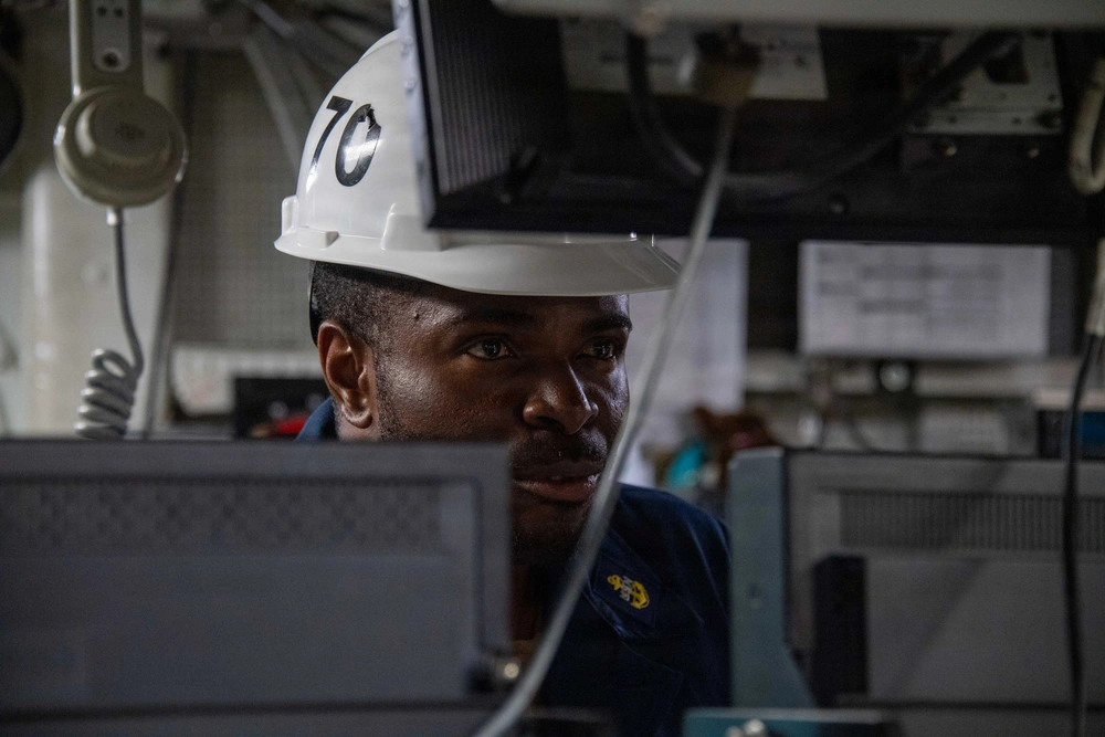DVIDS - Images - USS Carl Vinson (CVN 70) hosts Vice Chief of Naval ...