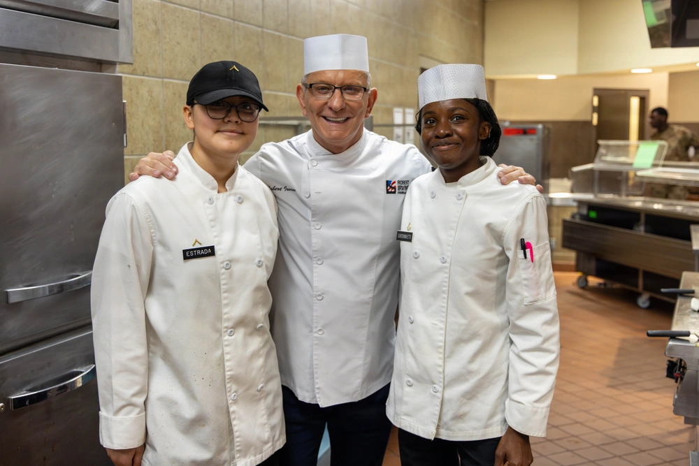 DVIDS - Images - Chef Irvine feeds First Team Troopers [Image 8 of 19]