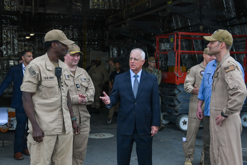 DVIDS - Images - NSA Bahrain Hosts Distinguished Visitor Tour [Image 9 ...