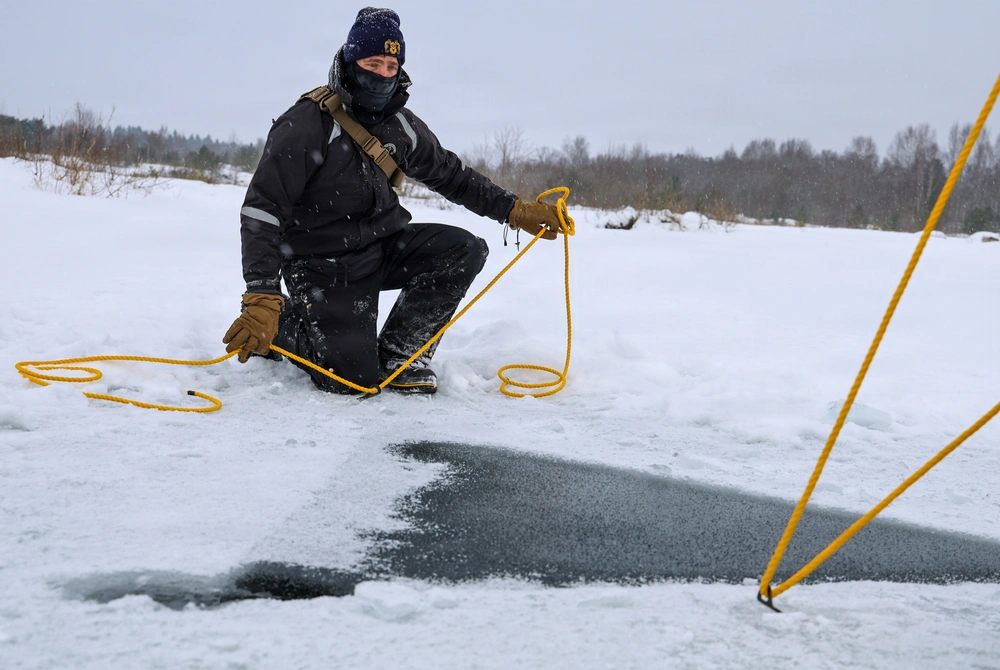 DVIDS - Images - Ice Diving Exercise Strengthens Baltic Maritime ...
