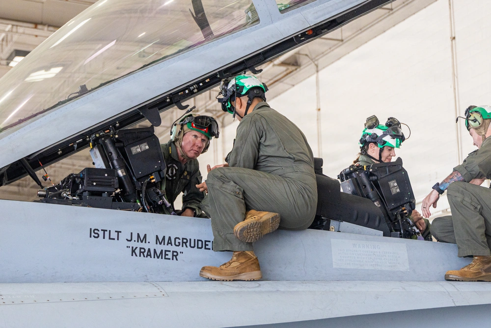 DVIDS - Images - The Commandant, Gen. Eric M. Smith flies a F/A 18 at ...