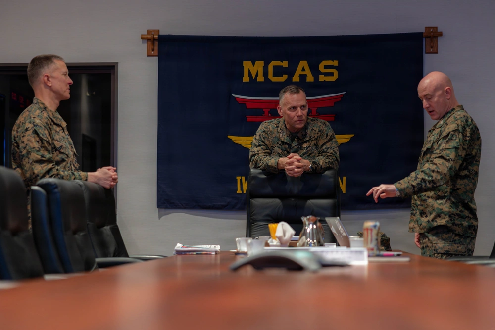 DVIDS - Images - U.S. Marine Corps Lt. Gen. Eric Austin visits U.S ...