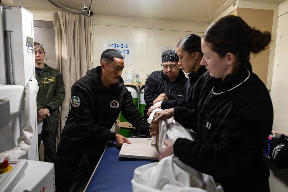 DVIDS - Images - Sailors from USS John P. Murtha, Fleet Surgical Teams ...