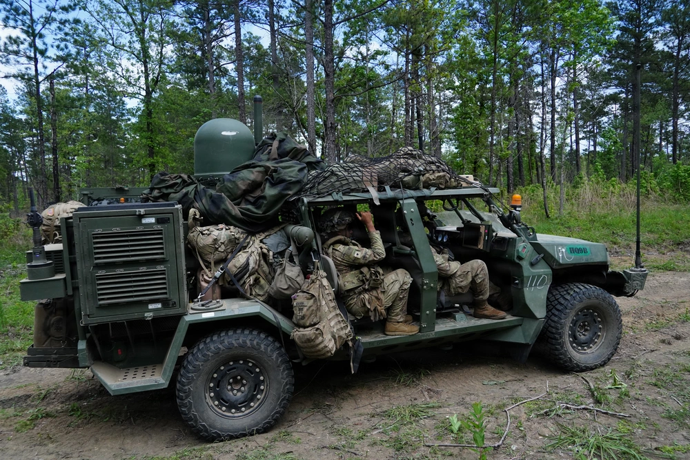 DVIDS - Images - 101st Airborne Division Soldiers maneuver ISV with ...